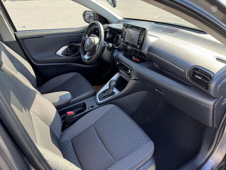 Pelēks Toyota Yaris 2022 Telšiai, ar dzinēja tilpumu 1.49 L un nobraukumu 85 tūkst. km par 14999 €, foto 22 vietnē AUTOMOTO.COM.LV