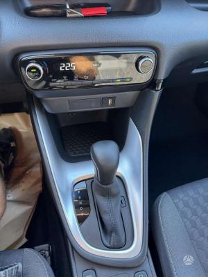 Pelēks Toyota Yaris 2022 Telšiai, ar dzinēja tilpumu 1.49 L un nobraukumu 85 tūkst. km par 14999 €, foto 28 vietnē AUTOMOTO.COM.LV