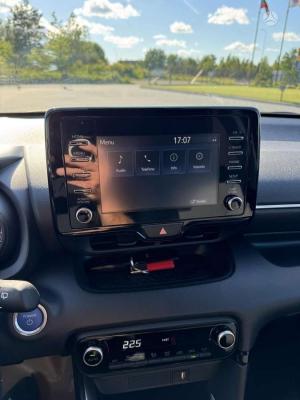 Pelēks Toyota Yaris 2022 Telšiai, ar dzinēja tilpumu 1.49 L un nobraukumu 85 tūkst. km par 14999 €, foto 29 vietnē AUTOMOTO.COM.LV