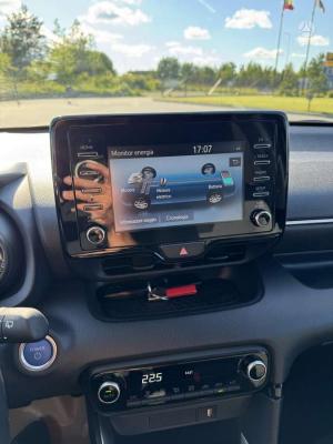 Pelēks Toyota Yaris 2022 Telšiai, ar dzinēja tilpumu 1.49 L un nobraukumu 85 tūkst. km par 14999 €, foto 30 vietnē AUTOMOTO.COM.LV