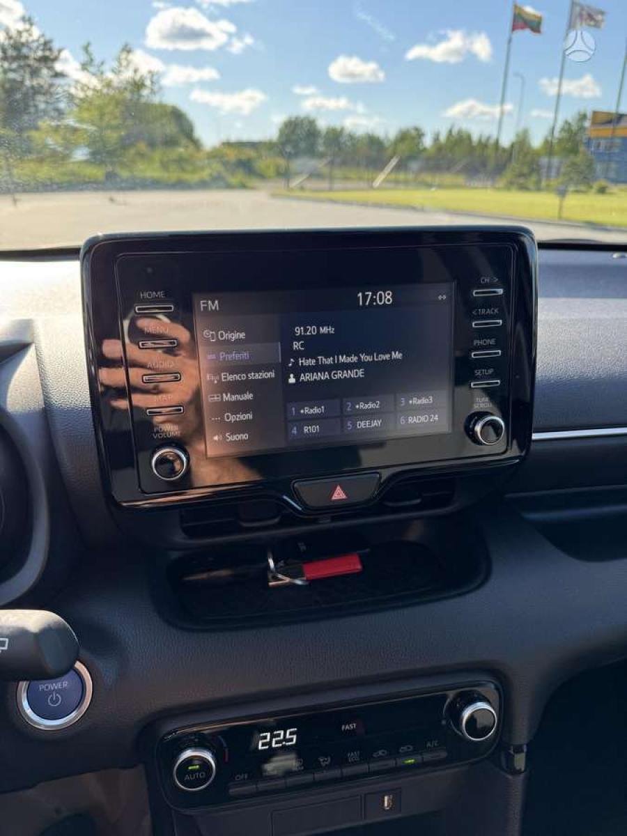 Pelēks Toyota Yaris 2022 Telšiai, ar dzinēja tilpumu 1.49 L un nobraukumu 85 tūkst. km par 14999 €, foto 32 vietnē AUTOMOTO.COM.LV
