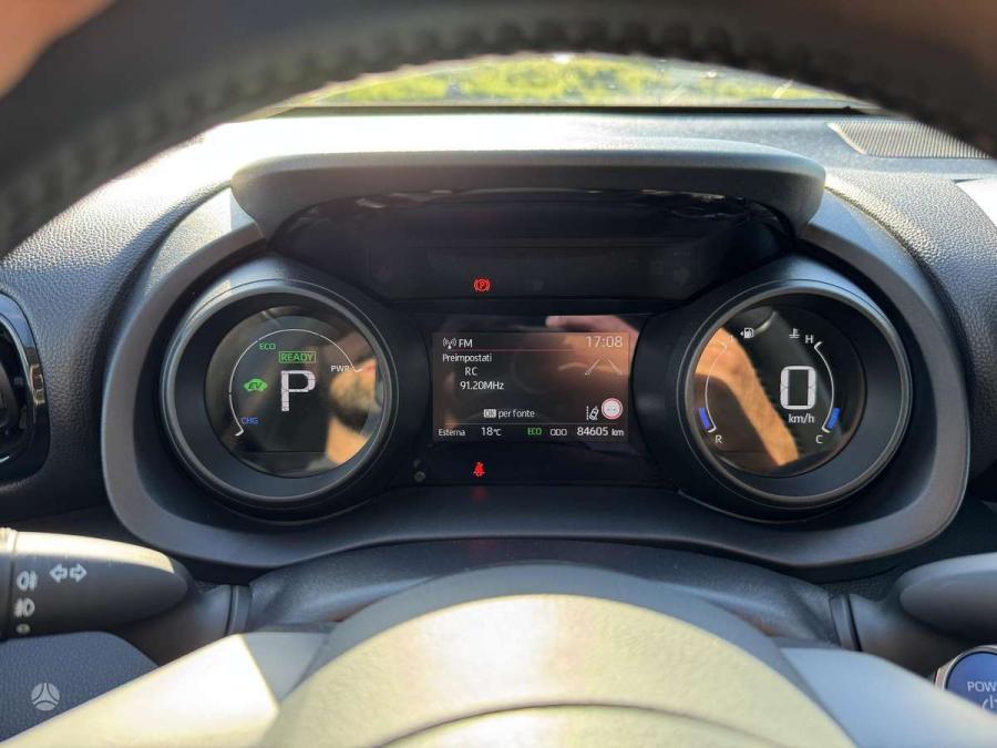 Pelēks Toyota Yaris 2022 Telšiai, ar dzinēja tilpumu 1.49 L un nobraukumu 85 tūkst. km par 14999 €, foto 33 vietnē AUTOMOTO.COM.LV