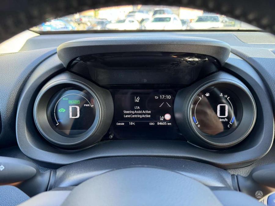 Pelēks Toyota Yaris 2022 Telšiai, ar dzinēja tilpumu 1.49 L un nobraukumu 85 tūkst. km par 14999 €, foto 38 vietnē AUTOMOTO.COM.LV