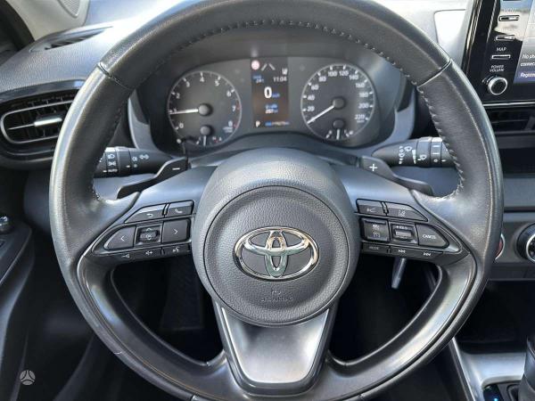 Grey Toyota Yaris 2022 in Vilnius, with an engine capacity of 1.50 L and mileage of 120 thousand km for 13500 €, photo 8 on AUTOMOTO.COM.LV