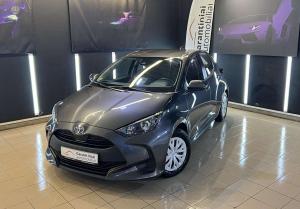 Pelēks Toyota Yaris 2022 Viļņa, ar dzinēja tilpumu 1.50 L un nobraukumu 120 tūkst. km par 13500 €, foto  vietnē AUTOMOTO.COM.LV