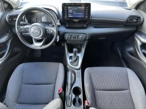 Pelēks Toyota Yaris 2022 Viļņa, ar dzinēja tilpumu 1.50 L un nobraukumu 120 tūkst. km par 13500 €, foto 5 vietnē AUTOMOTO.COM.LV