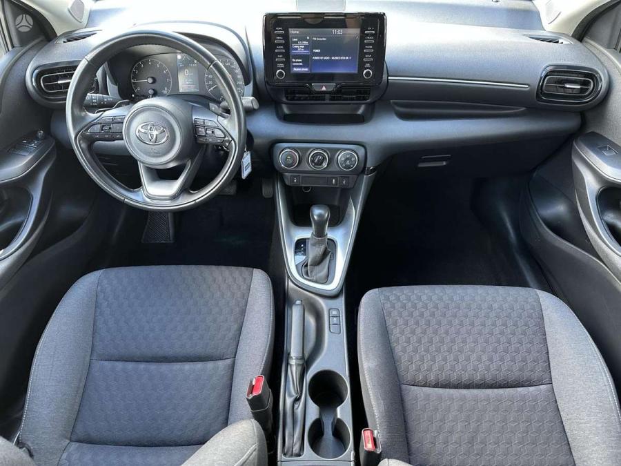Pelēks Toyota Yaris 2022 Viļņa, ar dzinēja tilpumu 1.50 L un nobraukumu 120 tūkst. km par 13500 €, foto 5 vietnē AUTOMOTO.COM.LV