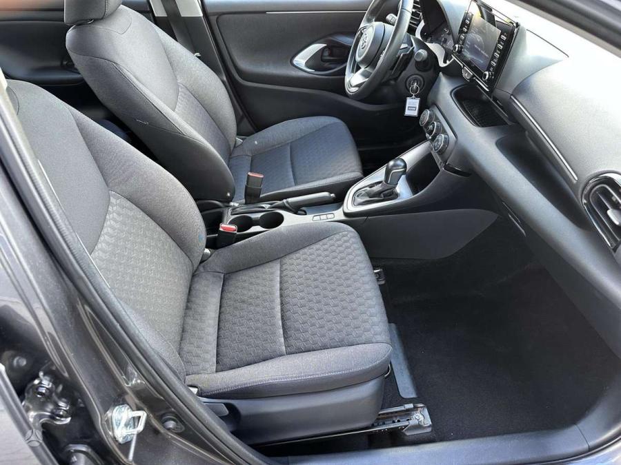 Pelēks Toyota Yaris 2022 Viļņa, ar dzinēja tilpumu 1.50 L un nobraukumu 120 tūkst. km par 13500 €, foto 6 vietnē AUTOMOTO.COM.LV