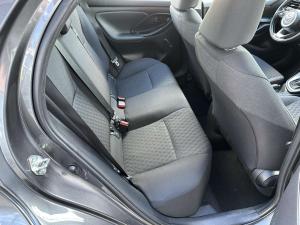 Pelēks Toyota Yaris 2022 Viļņa, ar dzinēja tilpumu 1.50 L un nobraukumu 120 tūkst. km par 13500 €, foto 7 vietnē AUTOMOTO.COM.LV