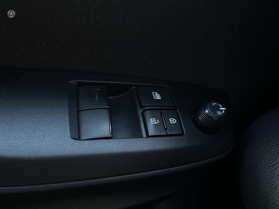 Pelēks Toyota Yaris 2022 Viļņa, ar dzinēja tilpumu 1.50 L un nobraukumu 120 tūkst. km par 13500 €, foto 23 vietnē AUTOMOTO.COM.LV