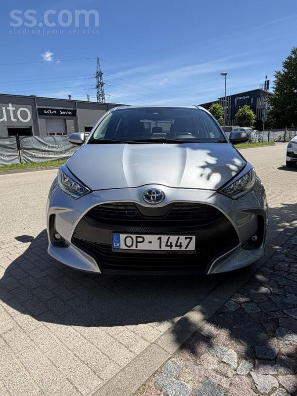 Grey Toyota Yaris 2022 in Riga, with an engine capacity of 1.50 L and mileage of 75 thousand km for 14000 €, photo 2 on AUTOMOTO.COM.LV