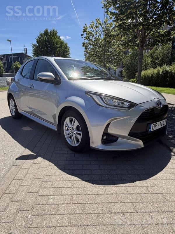 Grey Toyota Yaris 2022 in Riga, with an engine capacity of 1.50 L and mileage of 75 thousand km for 14000 €, photo 3 on AUTOMOTO.COM.LV