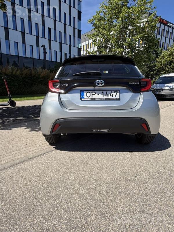 Grey Toyota Yaris 2022 in Riga, with an engine capacity of 1.50 L and mileage of 75 thousand km for 14000 €, photo 6 on AUTOMOTO.COM.LV