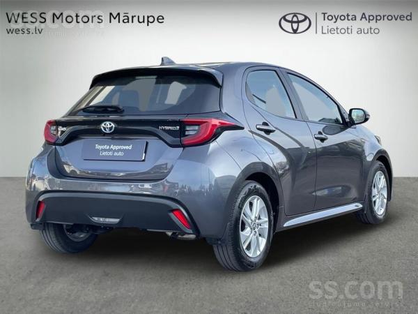 Pelēks Toyota Yaris 2022 Rīga, ar dzinēja tilpumu 1.50 L un nobraukumu 76 tūkst. km par 15990 €, foto 2 vietnē AUTOMOTO.COM.LV