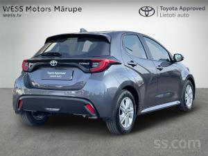 Pelēks Toyota Yaris 2022 Rīga, ar dzinēja tilpumu 1.50 L un nobraukumu 76 tūkst. km par 15990 €, foto 3 vietnē AUTOMOTO.COM.LV