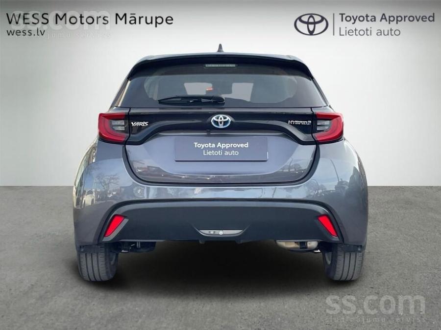 Pelēks Toyota Yaris 2022 Rīga, ar dzinēja tilpumu 1.50 L un nobraukumu 76 tūkst. km par 15990 €, foto 4 vietnē AUTOMOTO.COM.LV