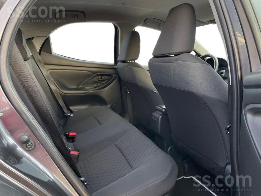 Pelēks Toyota Yaris 2022 Rīga, ar dzinēja tilpumu 1.50 L un nobraukumu 76 tūkst. km par 15990 €, foto 8 vietnē AUTOMOTO.COM.LV
