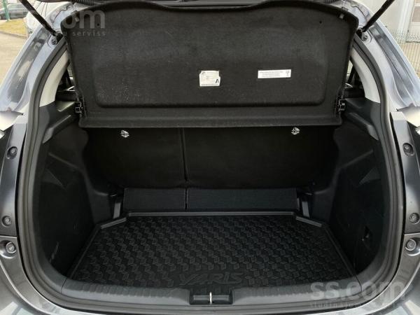 Pelēks Toyota Yaris 2022 Rīga, ar dzinēja tilpumu 1.50 L un nobraukumu 76 tūkst. km par 15990 €, foto 10 vietnē AUTOMOTO.COM.LV