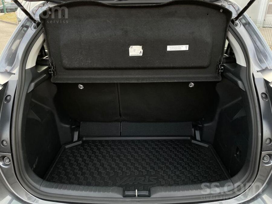 Pelēks Toyota Yaris 2022 Rīga, ar dzinēja tilpumu 1.50 L un nobraukumu 76 tūkst. km par 15990 €, foto 11 vietnē AUTOMOTO.COM.LV