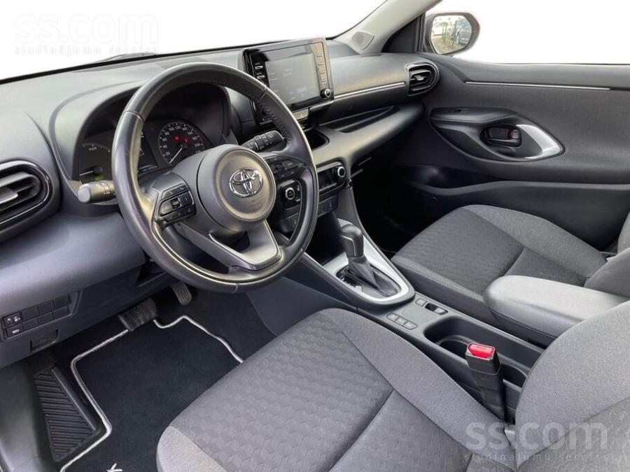 Pelēks Toyota Yaris 2022 Rīga, ar dzinēja tilpumu 1.50 L un nobraukumu 76 tūkst. km par 15990 €, foto 12 vietnē AUTOMOTO.COM.LV