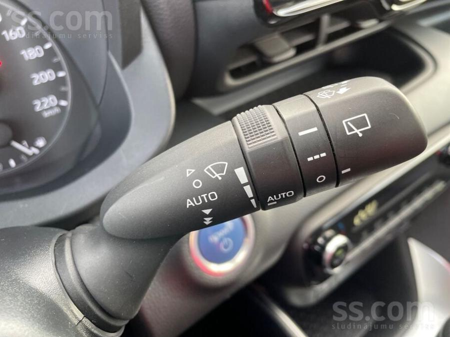Pelēks Toyota Yaris 2022 Rīga, ar dzinēja tilpumu 1.50 L un nobraukumu 76 tūkst. km par 15990 €, foto 24 vietnē AUTOMOTO.COM.LV
