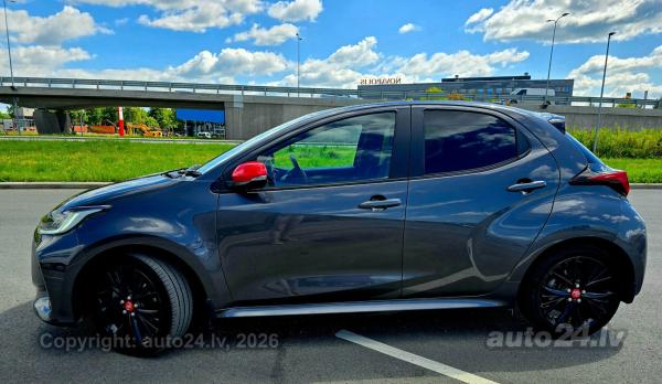 Grey Toyota Yaris 2022 in Tartu, with an engine capacity of 1.50 L and mileage of 50 thousand km for 17900 €, photo 2 on AUTOMOTO.COM.LV