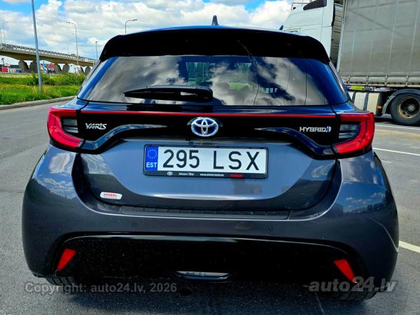 Grey Toyota Yaris 2022 in Tartu, with an engine capacity of 1.50 L and mileage of 50 thousand km for 17900 €, photo 3 on AUTOMOTO.COM.LV