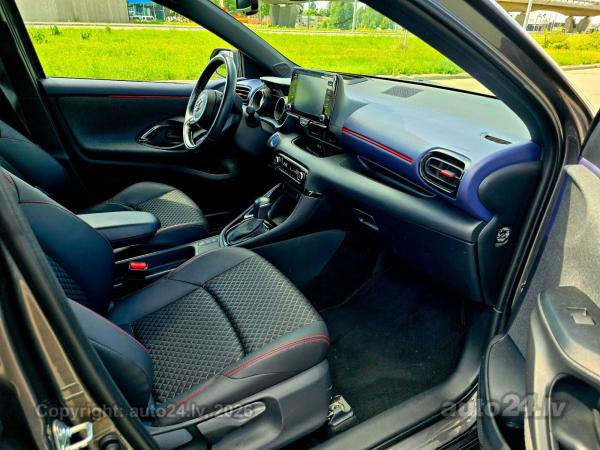Grey Toyota Yaris 2022 in Tartu, with an engine capacity of 1.50 L and mileage of 50 thousand km for 17900 €, photo 7 on AUTOMOTO.COM.LV