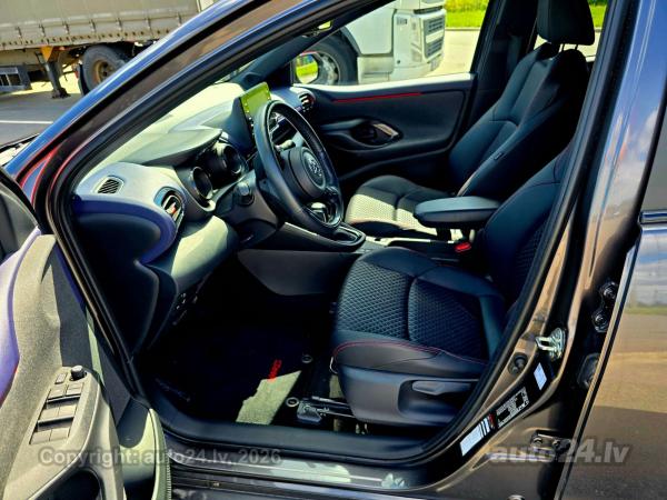 Grey Toyota Yaris 2022 in Tartu, with an engine capacity of 1.50 L and mileage of 50 thousand km for 17900 €, photo 9 on AUTOMOTO.COM.LV