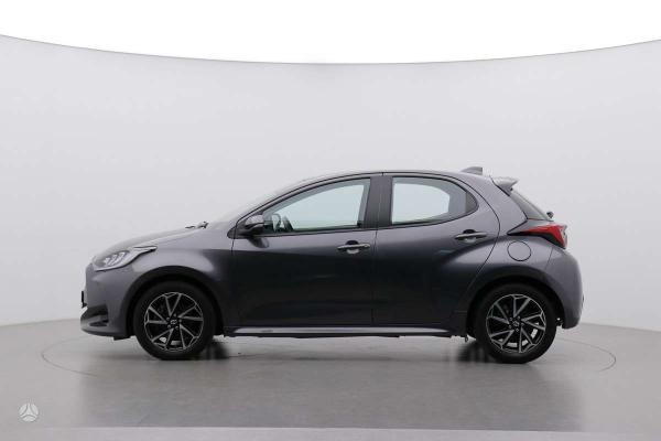 Grey Toyota Yaris 2022 in Vilnius, with an engine capacity of 1.49 L and mileage of 94 thousand km for 18900 €, photo 4 on AUTOMOTO.COM.LV