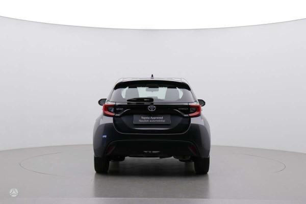 Grey Toyota Yaris 2022 in Vilnius, with an engine capacity of 1.49 L and mileage of 94 thousand km for 18900 €, photo 5 on AUTOMOTO.COM.LV