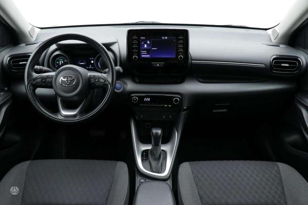 Grey Toyota Yaris 2022 in Vilnius, with an engine capacity of 1.49 L and mileage of 94 thousand km for 18900 €, photo 7 on AUTOMOTO.COM.LV