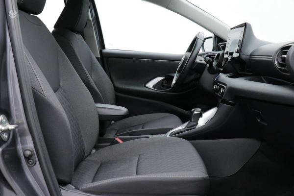 Grey Toyota Yaris 2022 in Vilnius, with an engine capacity of 1.49 L and mileage of 94 thousand km for 18900 €, photo 9 on AUTOMOTO.COM.LV