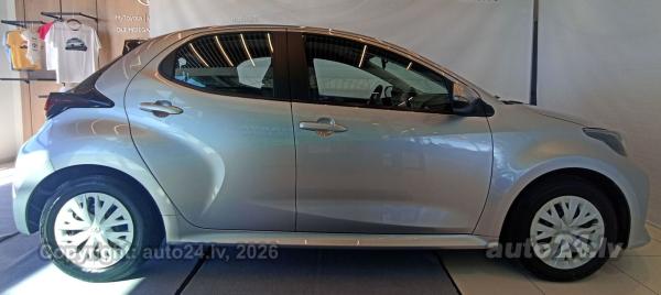 Pelēks Toyota Yaris 2022 Narva, ar dzinēja tilpumu 1.50 L un nobraukumu 34 tūkst. km par 17900 €, foto 4 vietnē AUTOMOTO.COM.LV