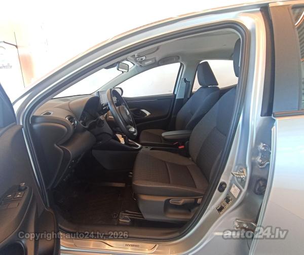 Pelēks Toyota Yaris 2022 Narva, ar dzinēja tilpumu 1.50 L un nobraukumu 34 tūkst. km par 17900 €, foto 8 vietnē AUTOMOTO.COM.LV