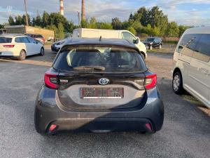 Grey Toyota Yaris 2022 in Panevezys, with an engine capacity of 1.49 L and mileage of 72 thousand km for 6200 €, photo 6 on AUTOMOTO.COM.LV