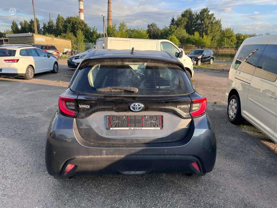 Grey Toyota Yaris 2022 in Panevezys, with an engine capacity of 1.49 L and mileage of 72 thousand km for 6200 €, photo 6 on AUTOMOTO.COM.LV