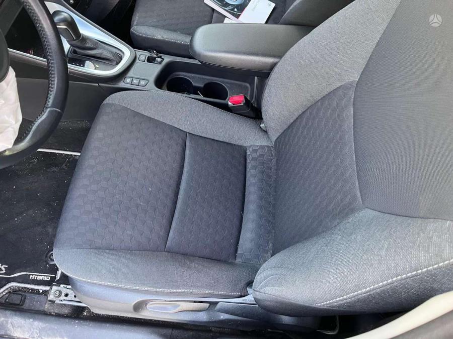 Grey Toyota Yaris 2022 in Panevezys, with an engine capacity of 1.49 L and mileage of 72 thousand km for 6200 €, photo 8 on AUTOMOTO.COM.LV
