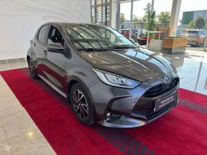 Серый Тойота Ярис 2022 в Шяуляй, объемом двигателя 1.49 л и пробегом 53 тыс. км за 17900 €, фото 3 на AUTOMOTO.COM.LV