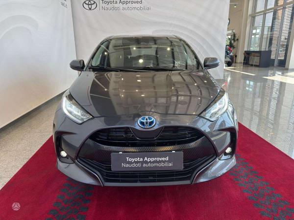 Grey Toyota Yaris 2022 in Siauliai, with an engine capacity of 1.49 L and mileage of 53 thousand km for 17900 €, photo 3 on AUTOMOTO.COM.LV