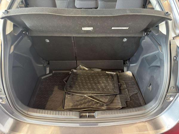 Grey Toyota Yaris 2022 in Siauliai, with an engine capacity of 1.49 L and mileage of 53 thousand km for 17900 €, photo 8 on AUTOMOTO.COM.LV