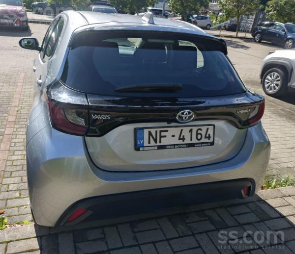Grey Toyota Yaris 2022 in Riga, with an engine capacity of 1.50 L and mileage of 165 thousand km for 11500 €, photo 4 on AUTOMOTO.COM.LV