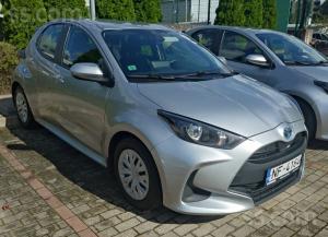 Grey Toyota Yaris 2022 in Riga, with an engine capacity of 1.50 L and mileage of 165 thousand km for 11500 €, photo 4 on AUTOMOTO.COM.LV