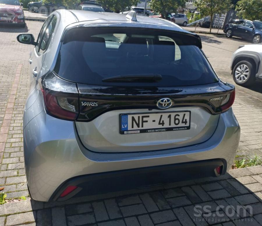 Grey Toyota Yaris 2022 in Riga, with an engine capacity of 1.50 L and mileage of 165 thousand km for 11500 €, photo 5 on AUTOMOTO.COM.LV