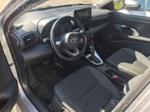 Grey Toyota Yaris 2022 in Riga, with an engine capacity of 1.50 L and mileage of 165 thousand km for 11500 €, photo 6 on AUTOMOTO.COM.LV