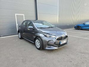Grey Toyota Yaris 2022 in Kaunas, with an engine capacity of 1.49 L and mileage of 19 thousand km for 7300 €, photo 4 on AUTOMOTO.COM.LV