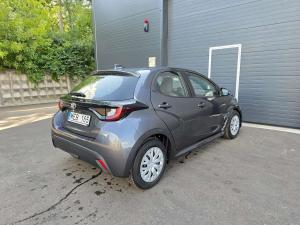 Grey Toyota Yaris 2022 in Kaunas, with an engine capacity of 1.49 L and mileage of 19 thousand km for 7300 €, photo 5 on AUTOMOTO.COM.LV