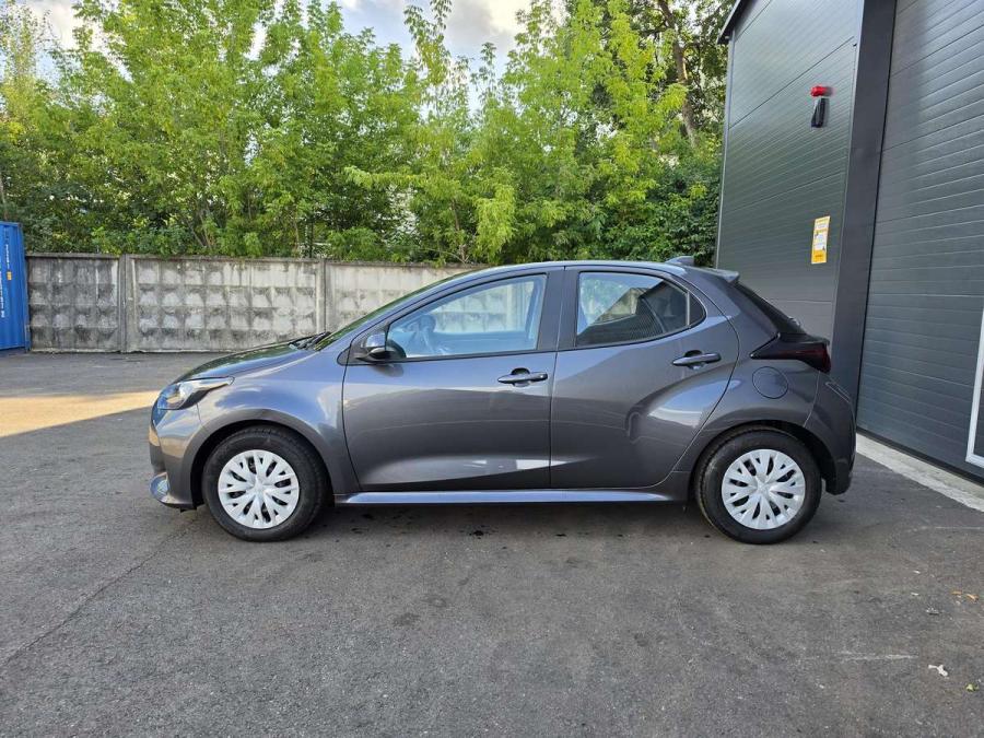 Grey Toyota Yaris 2022 in Kaunas, with an engine capacity of 1.49 L and mileage of 19 thousand km for 7300 €, photo 6 on AUTOMOTO.COM.LV