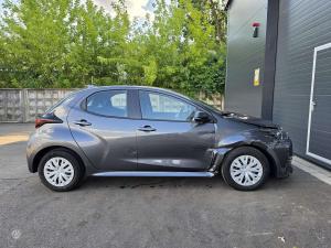 Grey Toyota Yaris 2022 in Kaunas, with an engine capacity of 1.49 L and mileage of 19 thousand km for 7300 €, photo 7 on AUTOMOTO.COM.LV