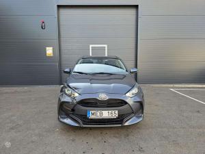 Grey Toyota Yaris 2022 in Kaunas, with an engine capacity of 1.49 L and mileage of 19 thousand km for 7300 €, photo 8 on AUTOMOTO.COM.LV
